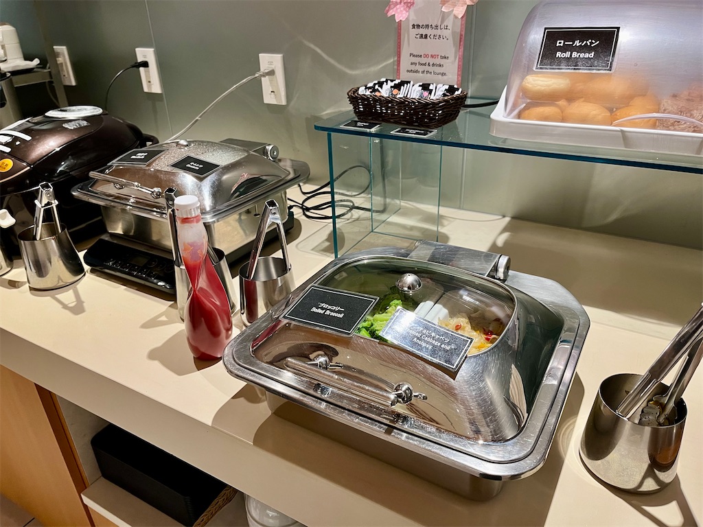 エバー航空BR105 特典ビジネスクラスで福岡から台北桃園空港へ。ついでにANAの787-10にも乗ってみた！ - 主に旅の記録