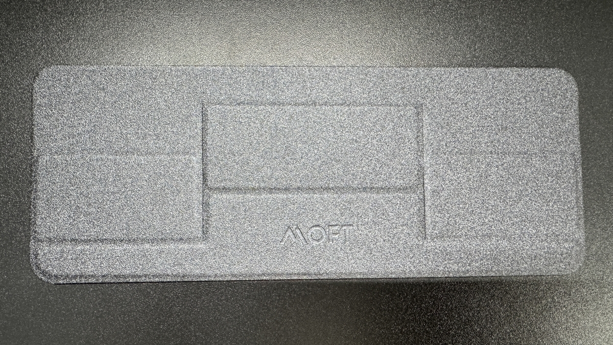 たった 3mm の紙がノートパソコンのタイピングを劇的に改善！「MOFT MINIノートパソコンスタンド」 - 週末はじめました。