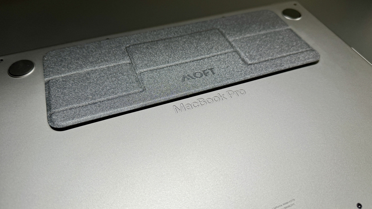 たった 3mm の紙がノートパソコンのタイピングを劇的に改善！「MOFT MINIノートパソコンスタンド」 - 週末はじめました。