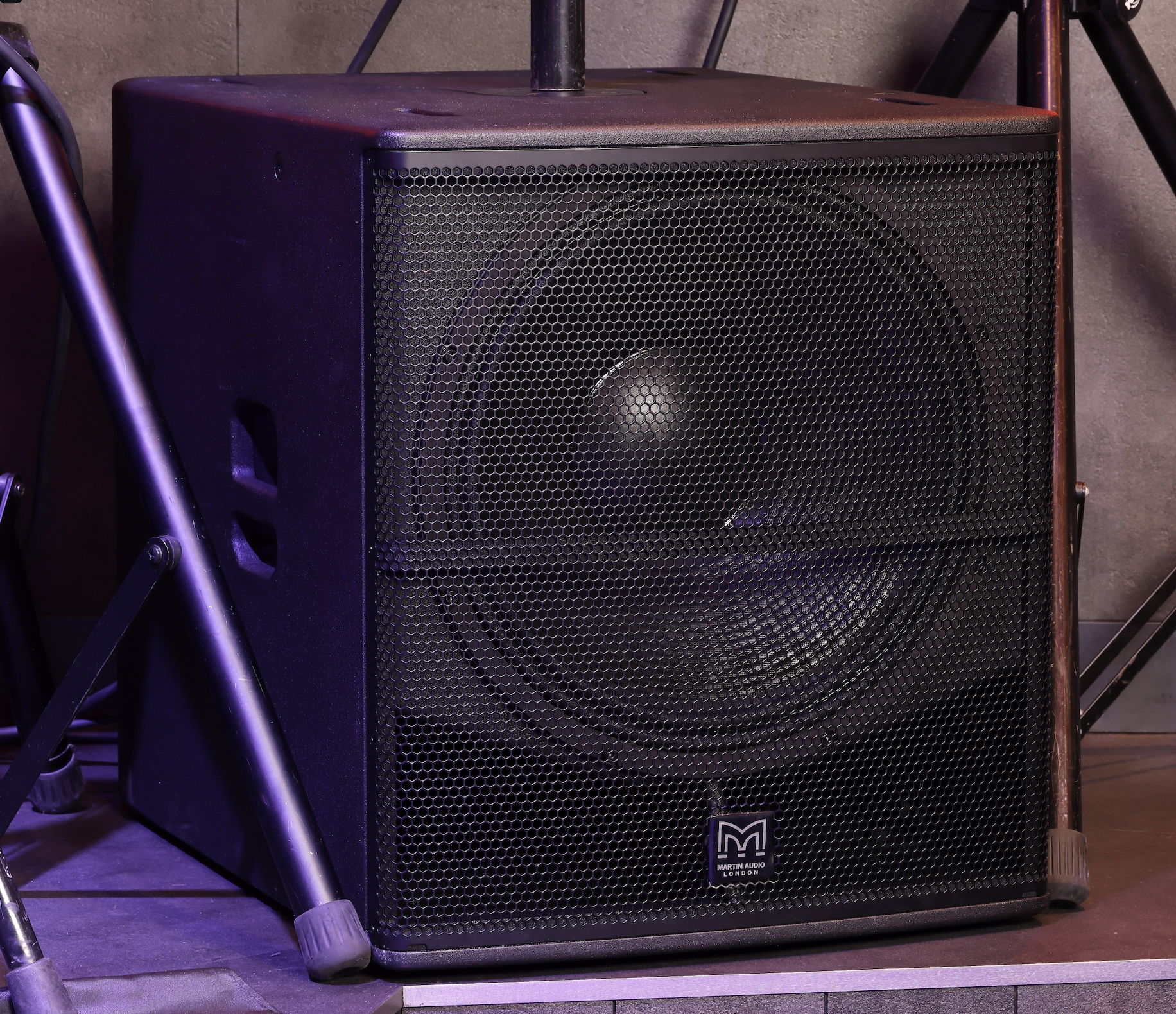 Martin Audio、伝説のBlacklineが「Q」へ進化 〜同社初のコラム型も登場したローンチイベント・レポート - サンレコ 〜音楽 ...