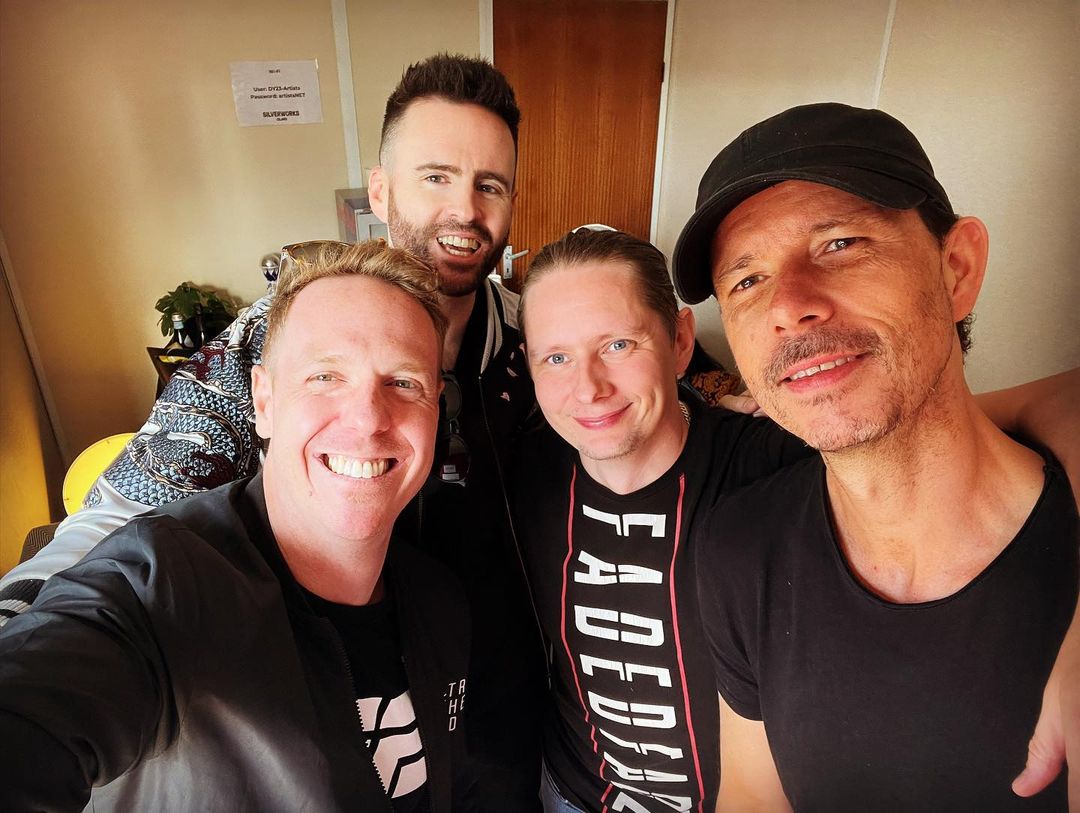 LSR/CITY - house in the streetlight 歌詞&和訳 - Ryosukeの洋楽和訳