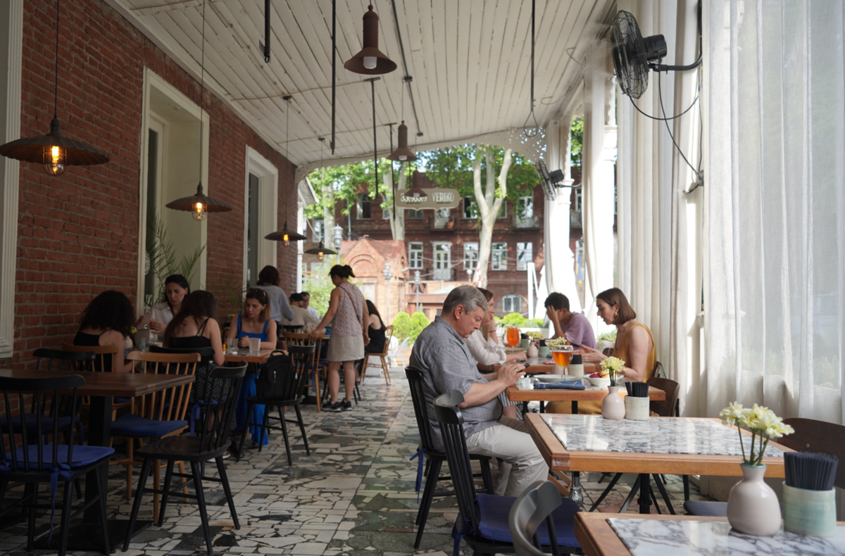 ジョージア料理が食べられるVerikoと200年もののワイン【トビリシ・ジョージ 】 - FREE MOVER