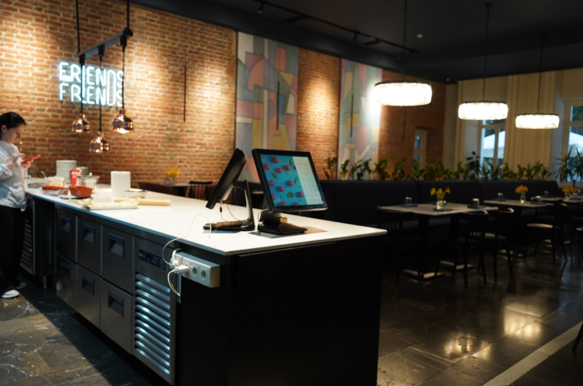 ジョージア料理が食べられるVerikoと200年もののワイン【トビリシ・ジョージ 】 - FREE MOVER