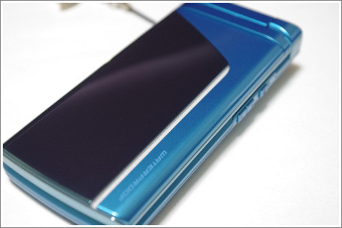 ハイスペックな防水携帯F-01B…まずは外観からチェック - これからゆっくり考L