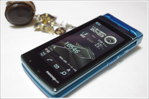 ハイスペックな防水携帯F-01B…まずは外観からチェック - これからゆっくり考L