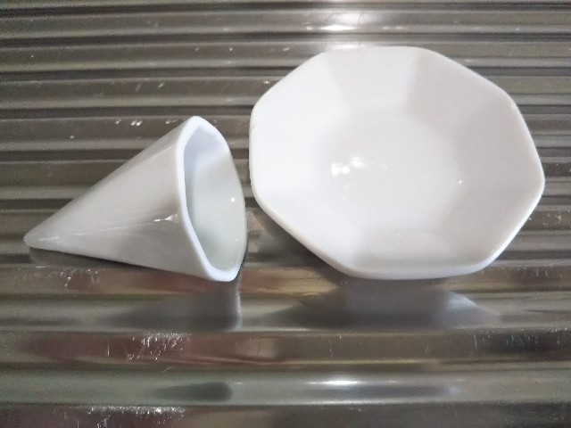 100円ショップで売られている「あるモノ」を使うと簡単できれいに盛り塩が作れる - 暮らしの土台を整える