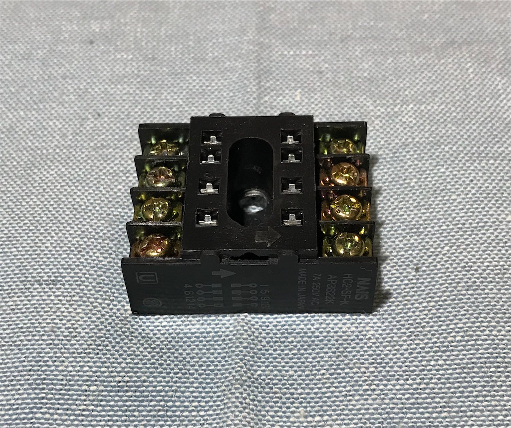 2極リレーのソケットを分解して見比べてみる uxcell PYF08A OMRON PYF08A OMRON PYFZ-08 IDEC ...