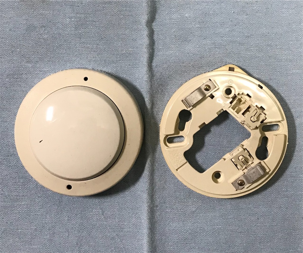 【備忘録】P型 差動式・定温式（移報出力付き S端子・P端子・3線式）感知器(リーク孔)を見てみる。DSC-2 DSC-2K 2SC1-L 2SA-PH BV42208 カジノンBV1290 ...