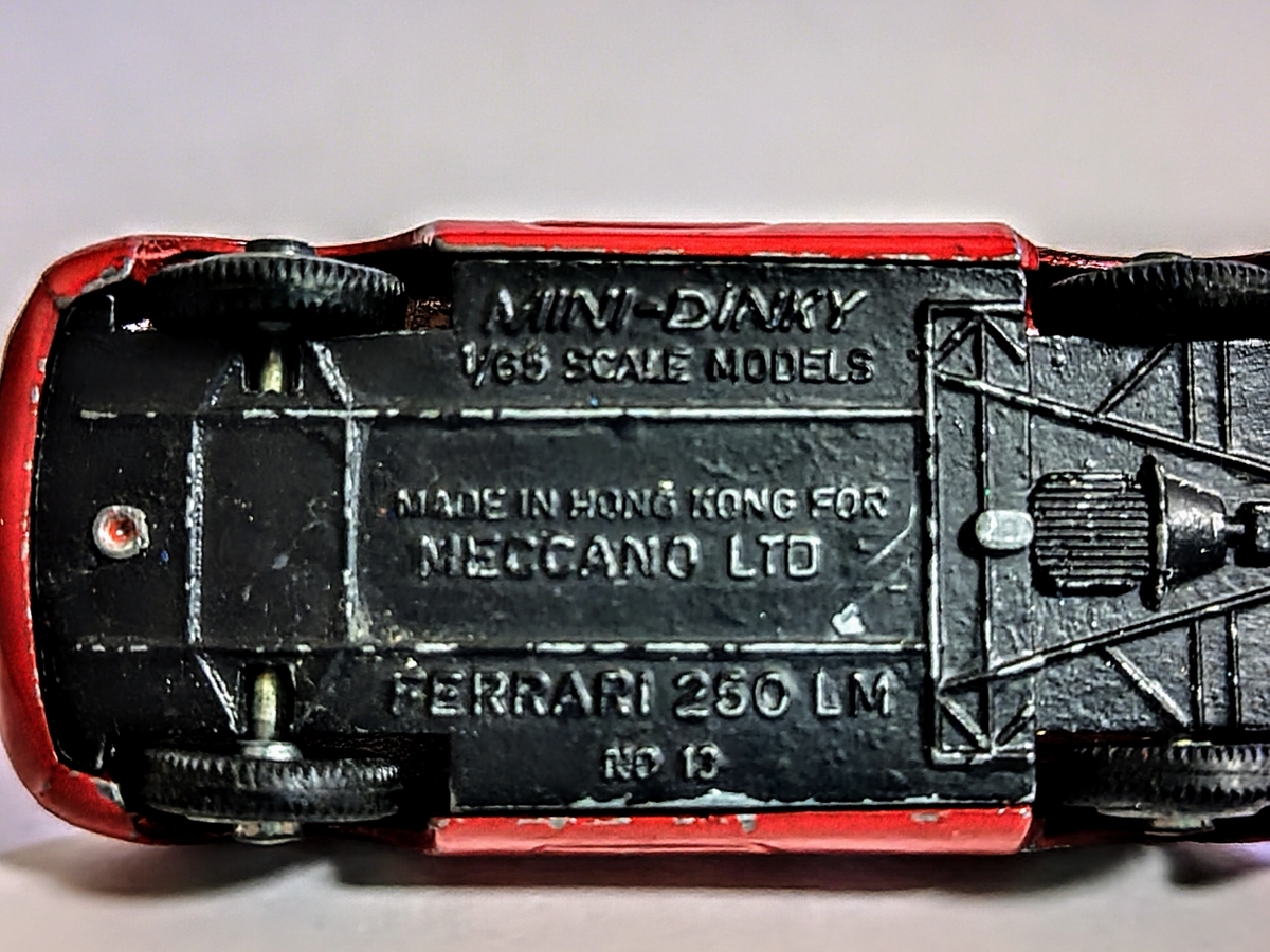ル・マンスペシャル(第三回)ーMINI DINKY FERRARI 250LM - 手のひら駐車場日誌