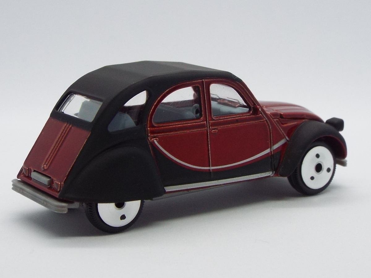 偉大なる醜いアヒルの子 ─Majorette Citroën 2CV - 手のひら駐車場日誌