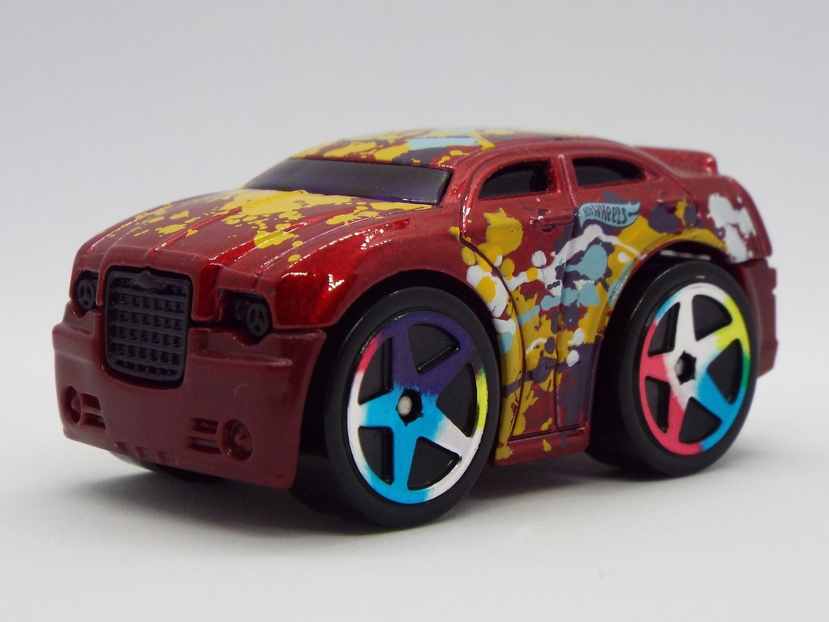芸術は爆h…。暴発してね？ ─Hot Wheels Chrysler 300C - 手のひら駐車場日誌