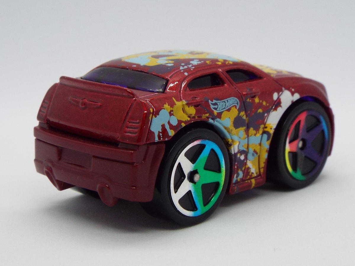 芸術は爆h…。暴発してね？ ─Hot Wheels Chrysler 300C - 手のひら駐車場日誌