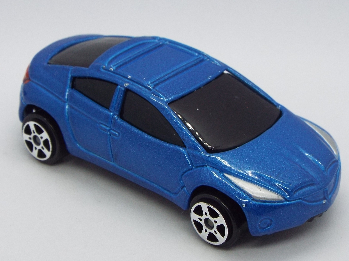 つるっとしたポンティアック ─Maisto Pontiac Rev Concept - 手のひら駐車場日誌