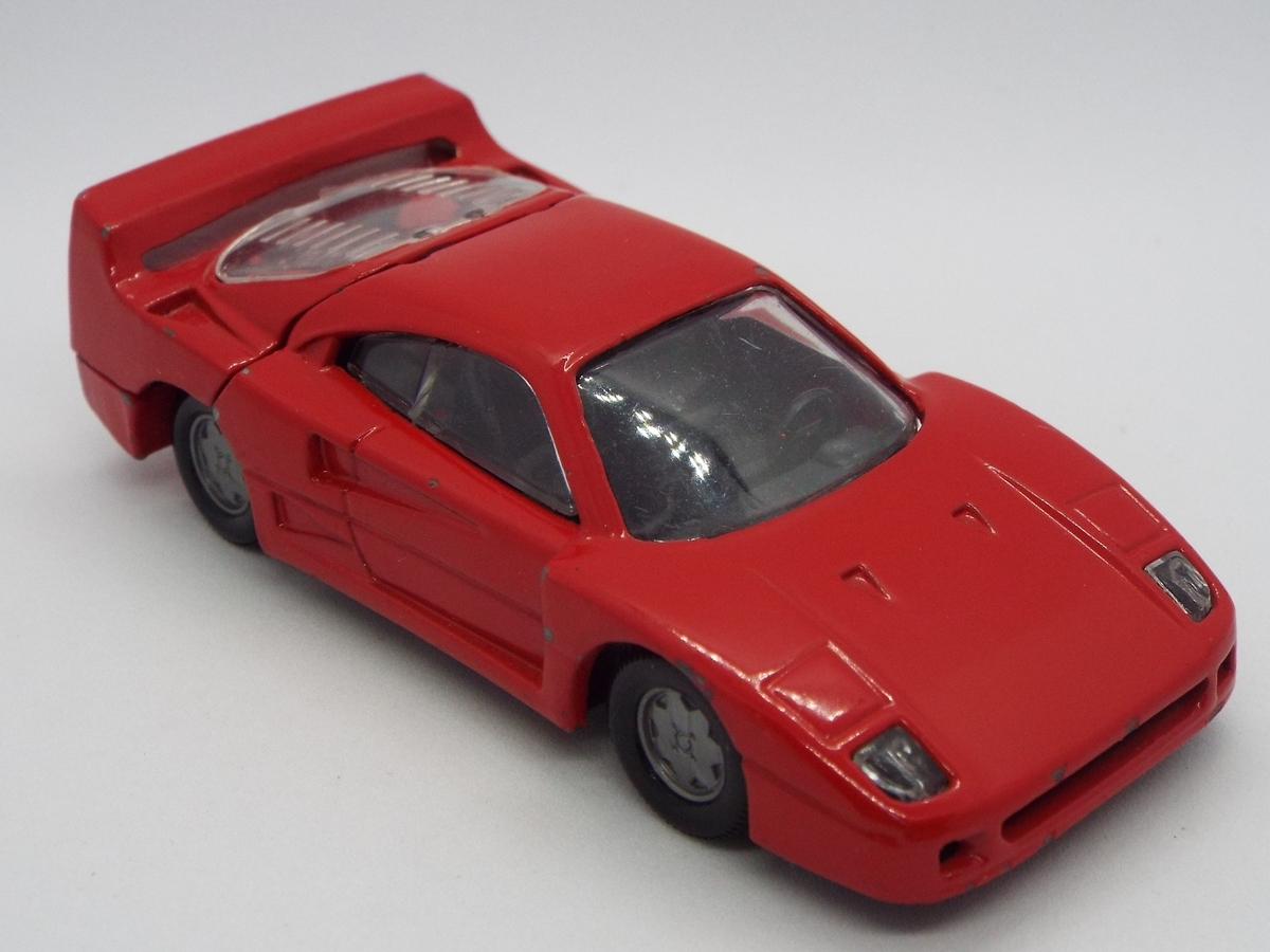 駿馬ではない ─SIKU Ferrari F40 - 手のひら駐車場日誌