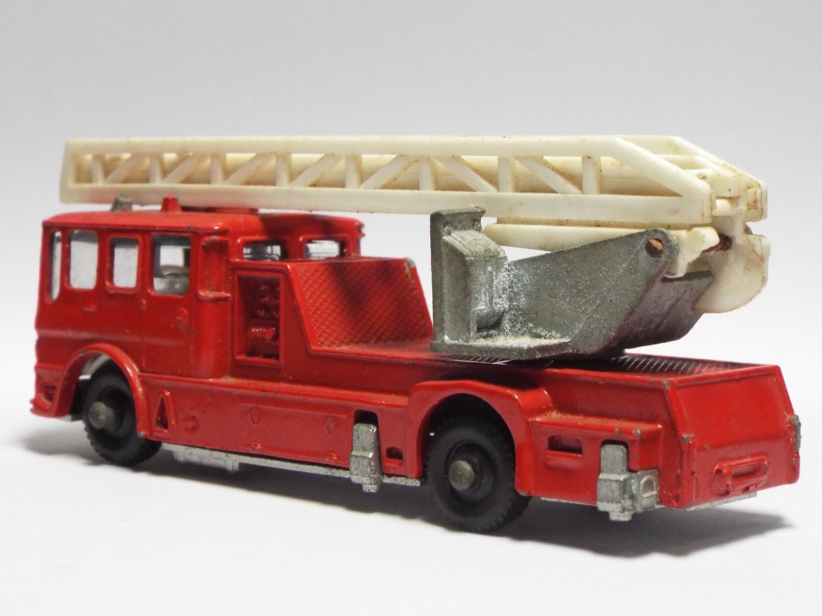ロンスターの消防車 ─ LONE STAR MERRYWEATHER H T. T. L. FIRE ENGINE - 手のひら駐車場日誌