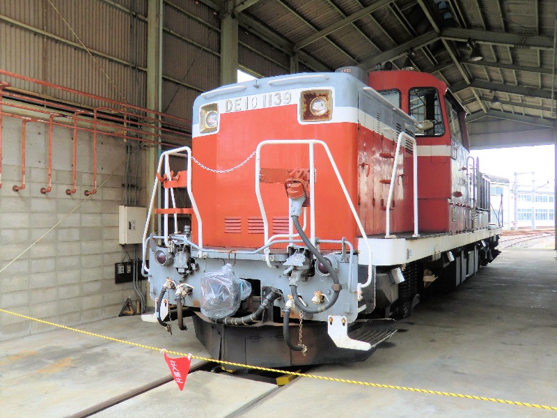 EF65-2127号機の多度津工場入場はDE10-1139号機が牽引 - JR撮影日記