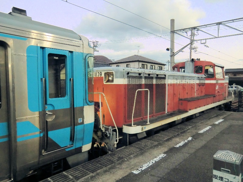予讃線鴨川駅でDE10 1139と＋キハ185 - JR撮影日記