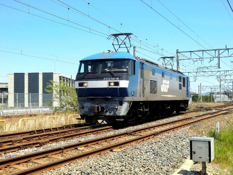 単行回送されるEF210-8号機 - JR撮影日記