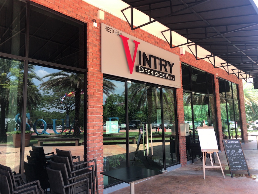 Vintry Oasis - またマレーシアに住むらしい。今度は猫も。