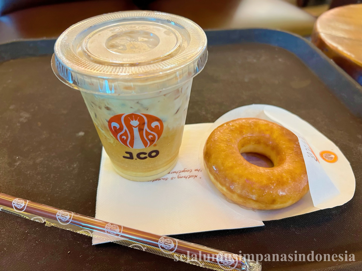 【クジャクのマークが目印】フワフワ病みつき！糖分を欲した時はインドネシアのドーナツチェーン店「J.CO(ジェイコ)」を食べる - インドネシアは常に夏🇮🇩