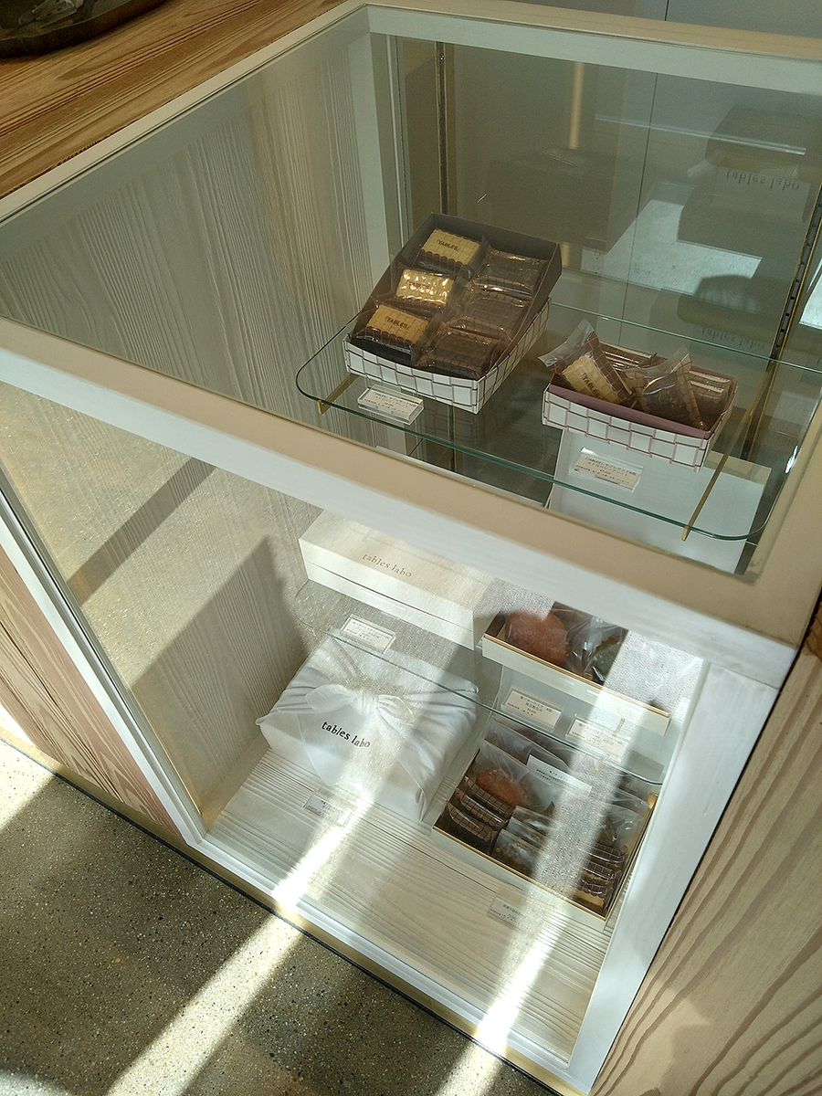 【実食レビュー】大阪天満橋すぐのおしゃれなお店。テイクアウトスイーツ専門店『tables labo（タブレス ラボ）』の「モチドレーヌ」「モチドレーヌ ショコラ」「塩バターケイク」 - ほぼ ...
