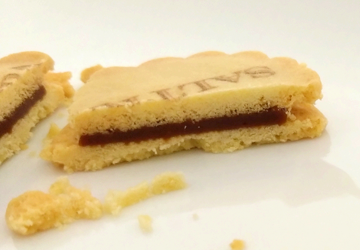 【実食レビュー】2025年11月12日 阪神梅田本店にてオープン、ソルトスイーツブランド『SALTRA（ソルトラ）』の一番人気「キャラメル ...