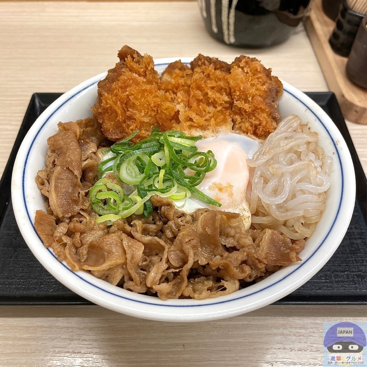 Katsuya "Sukiyaki Chicken Katsu Don". Japan's popular katsudon chain restaurant - 【新商品・新発売情報】進撃のグルメ