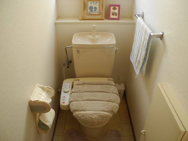 〔住まいのDIY〕水洗トイレの漏水修理 INAX W節水洋風タンク密結便器 DT-2810 - しんこのブログ