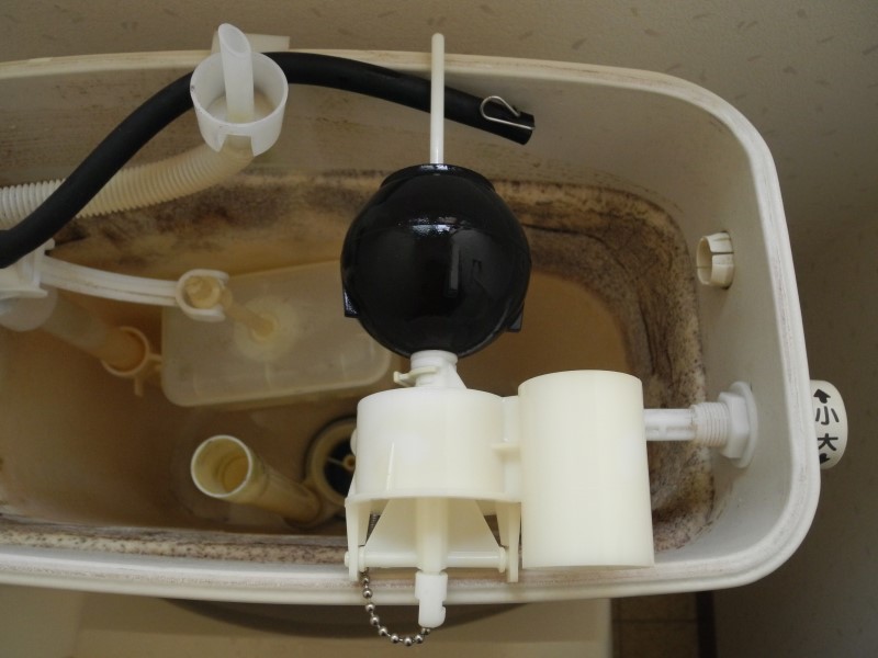 〔住まいのDIY〕水洗トイレの漏水修理 INAX W節水洋風タンク密結便器 DT-2810 - しんこのブログ