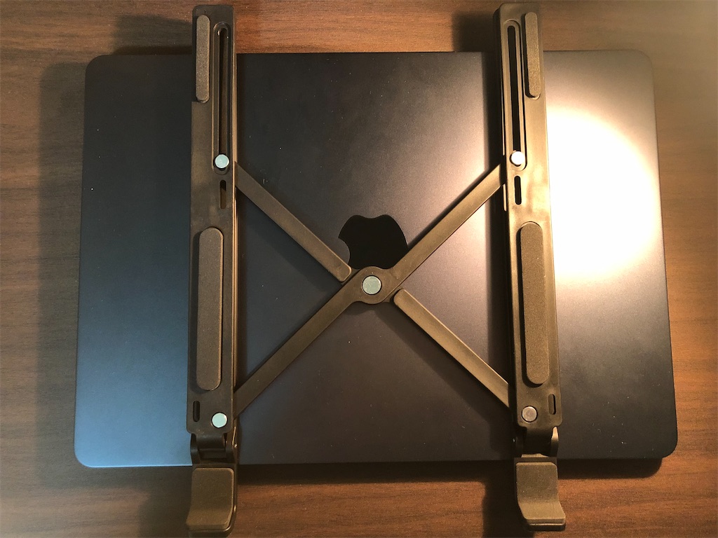 100均のPCスタンドの比較と選び方。使った感想とおすすめ代用品も紹介 - Simple Life Navi