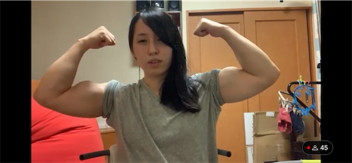 【今日の筋肉】上腕が日本一盛れてる女子💪のアームレスリング世界チャンピオン竹中絢音さん ️の超貴重なyoutubeライブのチカラコブショット💪