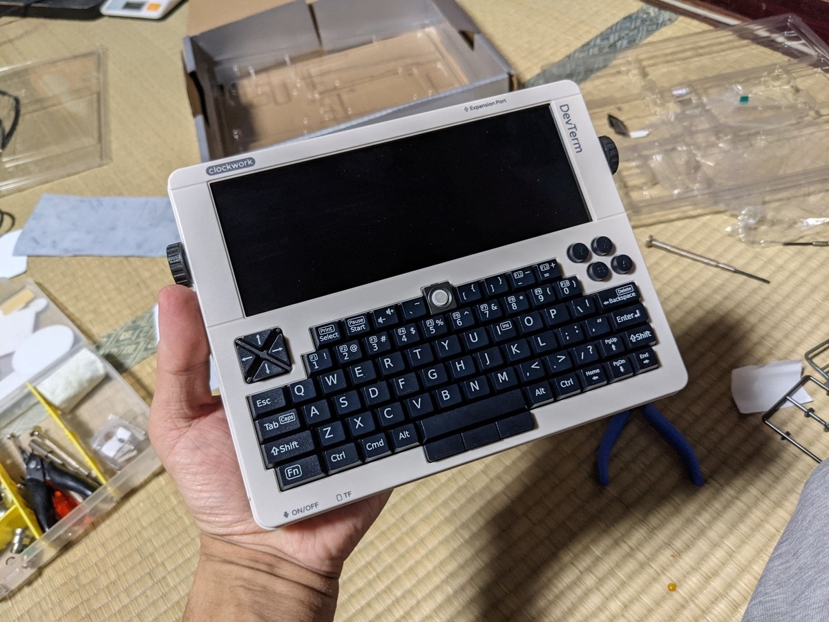 モジュール式ポケコン風PC「DevTerm」が来た!-組み立て編 - smogbom