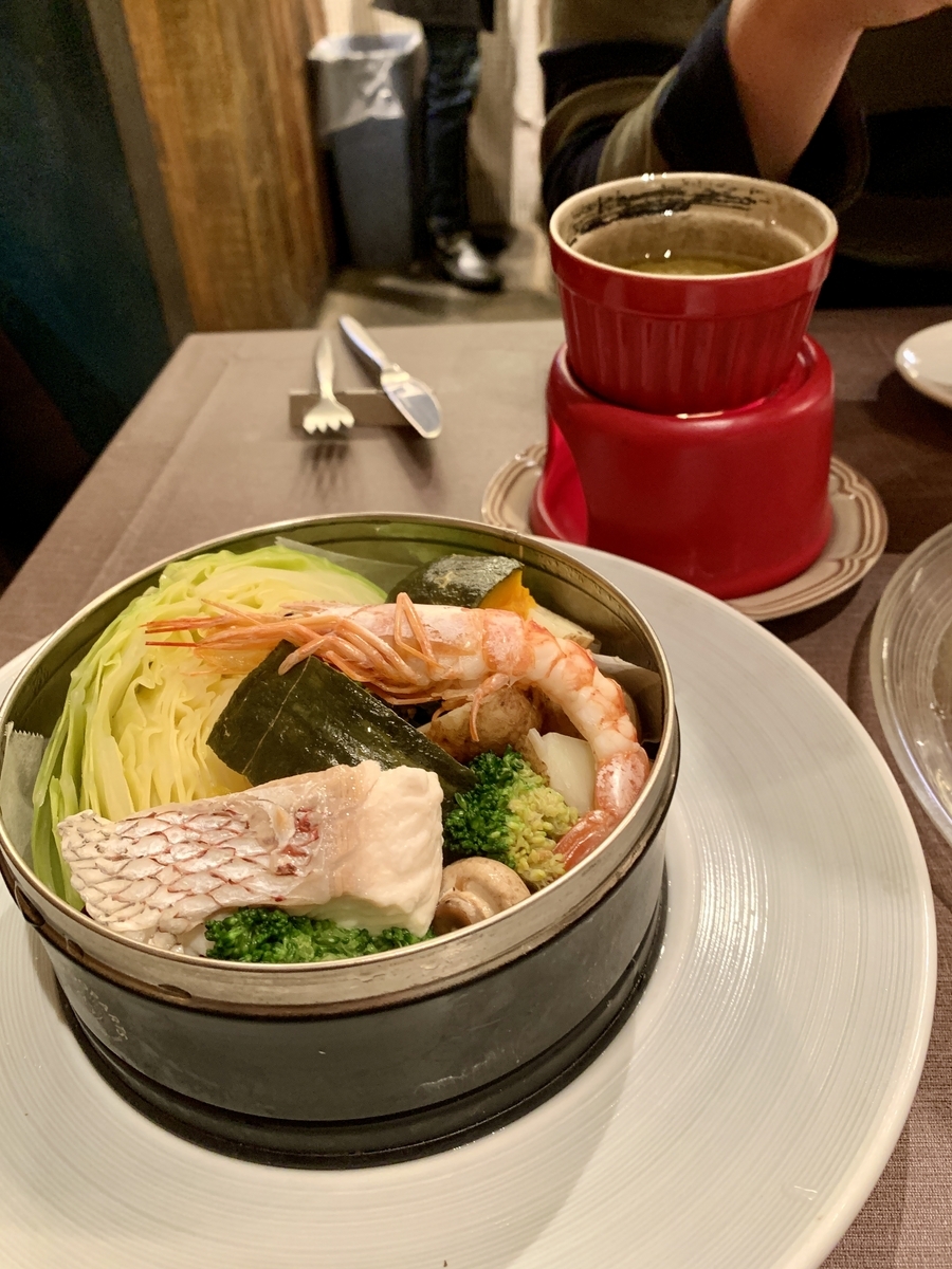 Bistro Uokin（ビストロ魚金）海の幸とワインの誘惑: 地金目鯛のブイヤベース - 空飛ぶコブタのひとりごと