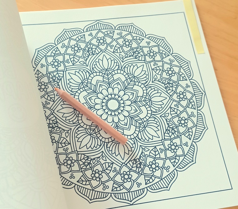 『Mandala Coloring Book』より ① - 塗り絵さんぽ