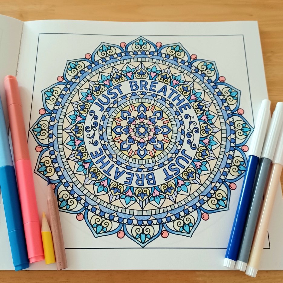 完成『Mandala Coloring Book』より - 塗り絵さんぽ