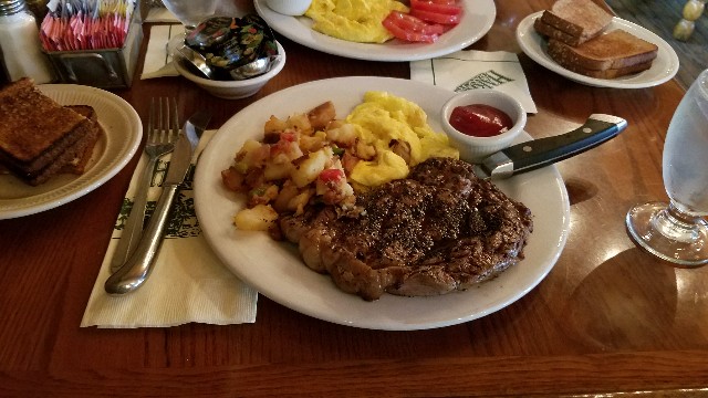 アメリカ西海岸旅行② Harris Ranch Restaurant - SOUTH PARKの住人