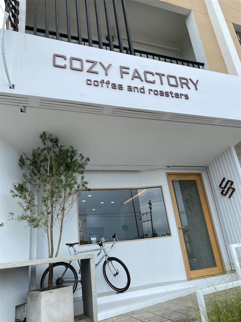 【COZY FACTORY】橋向こうのお洒落で美味しいカフェ！！ - シラチャぐるぐるナビ