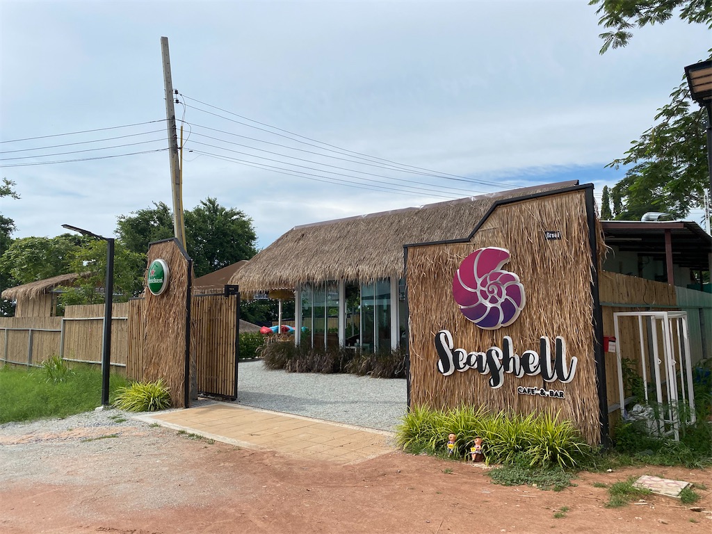 【Sea Shell Cafe & Bar】セントラル予定地近くの海沿いカフェバー - シラチャぐるぐるナビ