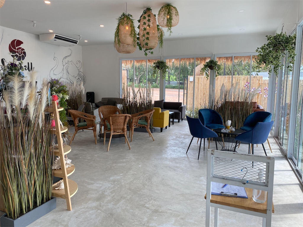 【Sea Shell Cafe & Bar】セントラル予定地近くの海沿いカフェバー - シラチャぐるぐるナビ