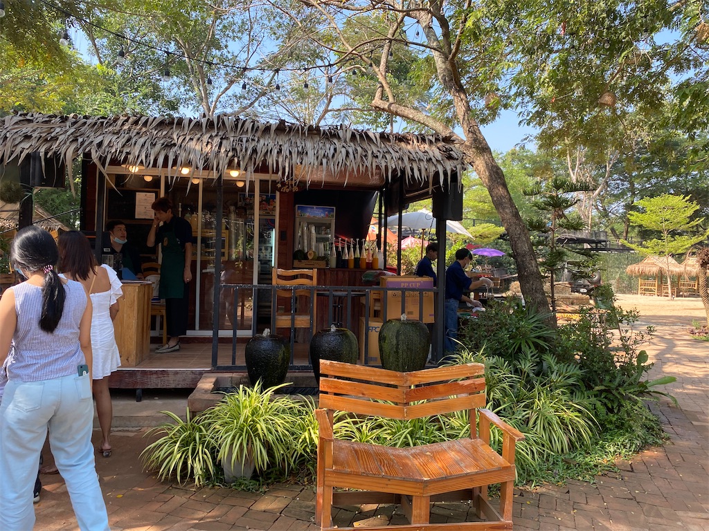 【Mong Chang Cafe】話題の象カフェ！ - シラチャぐるぐるナビ