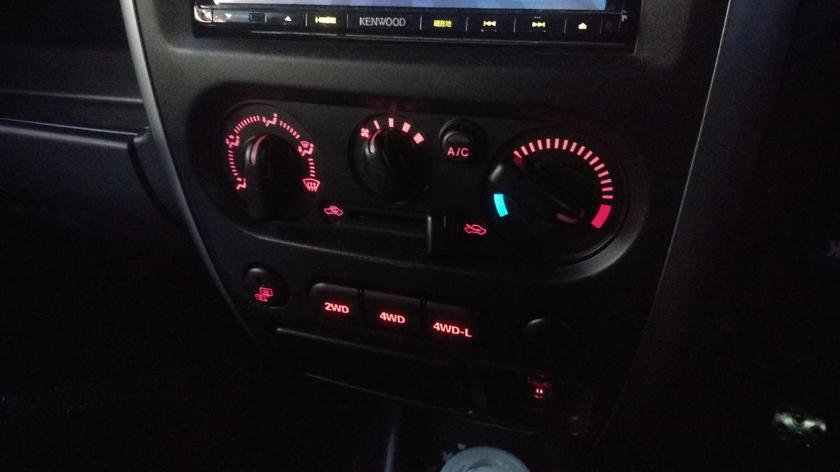 ジムニー(JB23)のエアコンパネルの電球を交換した件 - srtarouのブログ