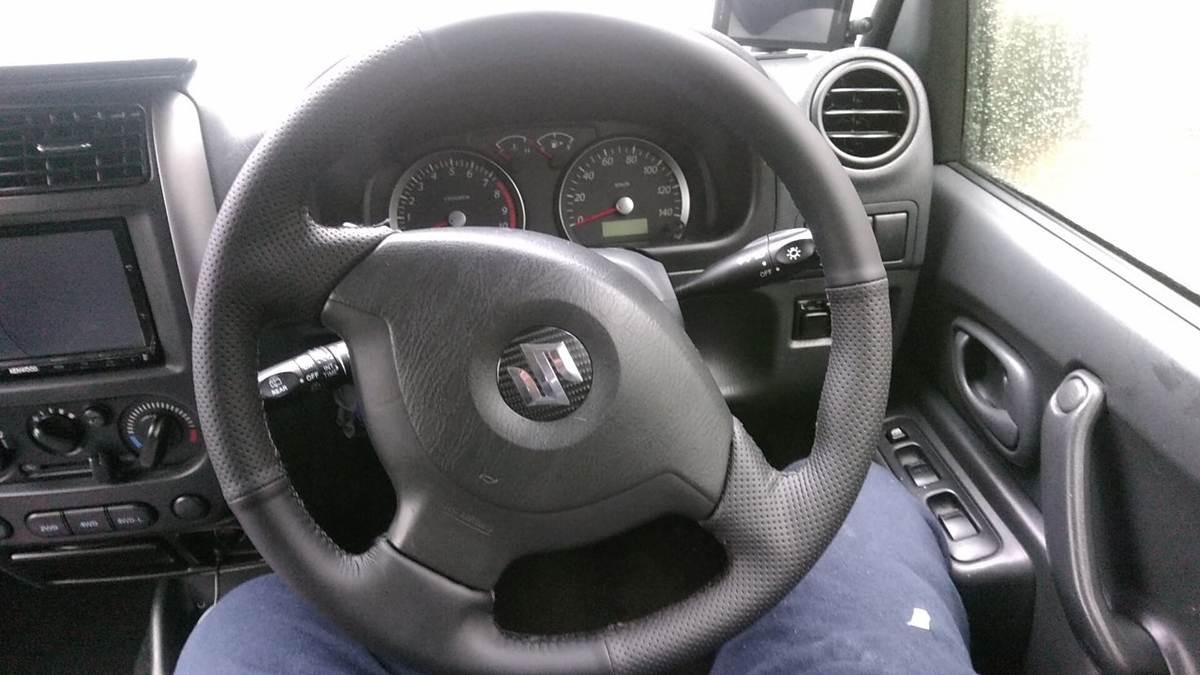 ジムニー(JB23)に編むタイプのハンドルカバーを装着した件 - srtarouのブログ