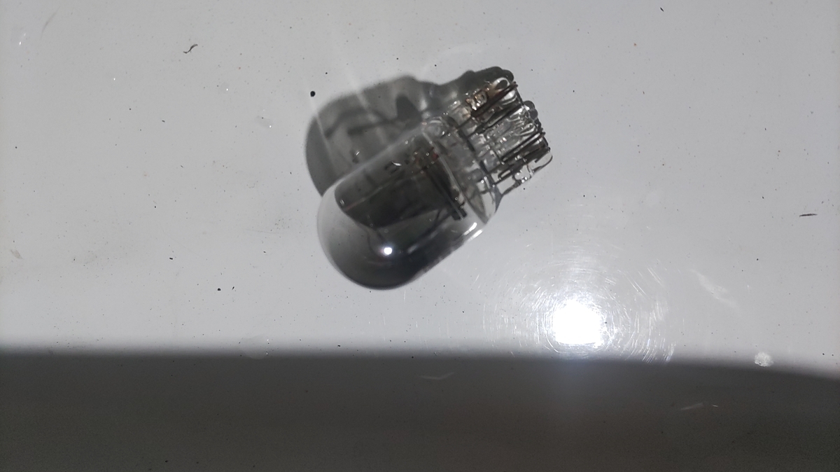 ジムニー(JB23)のテールライトの電球を交換した件 - srtarouのブログ