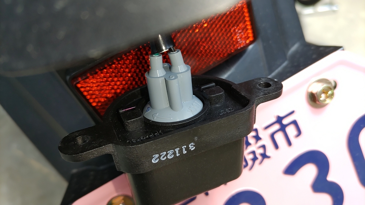 DIO110のナンバープレート灯をLEDに交換しました - srtarouのブログ