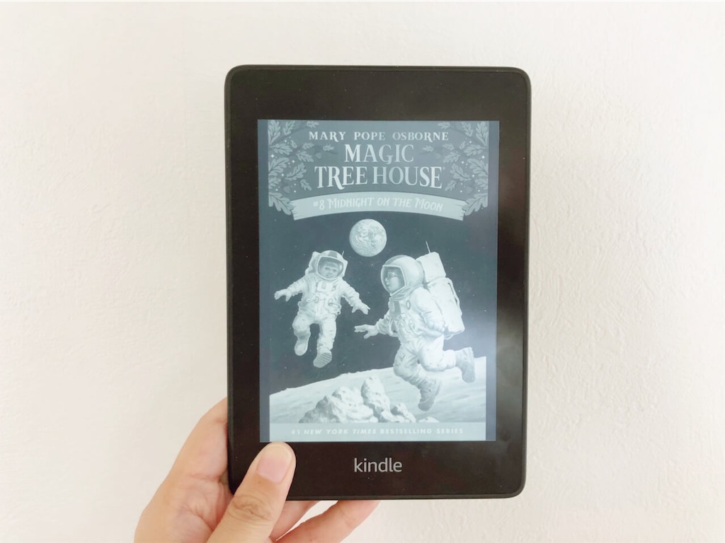 【英語多読】Magic Tree House #8 Midnight on the Moon 読みました - ビーチに寝転んで