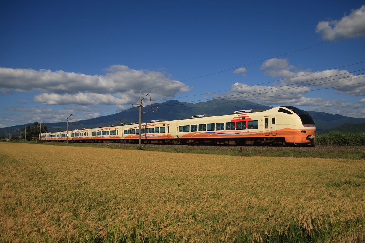 特急いなほ 鳥海山と稲穂の海 - 北羽越鉄道写真館