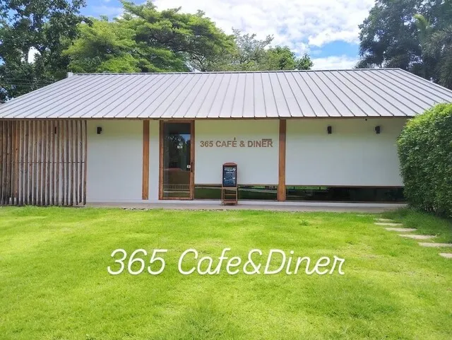 365 Cafe & Diner リニューアルオープンしてイートイン再開！ - シラチャ日記
