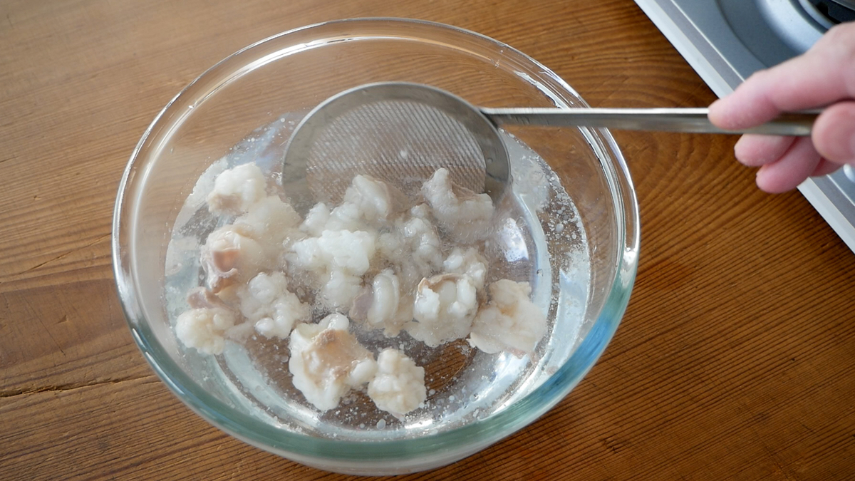 濃いスープ＆牛乳が味の決め手！牛モツ鍋濃厚味噌仕立ての作り方【美窪たえ】 - メシ通 | ホットペッパーグルメ