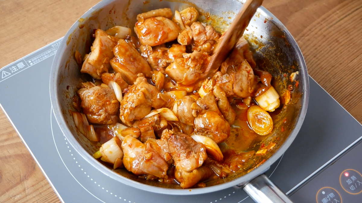 クセになる辛さがたまらない中国の煮込み料理、大盤鶏の作り方【美窪たえ】 - メシ通 | ホットペッパーグルメ