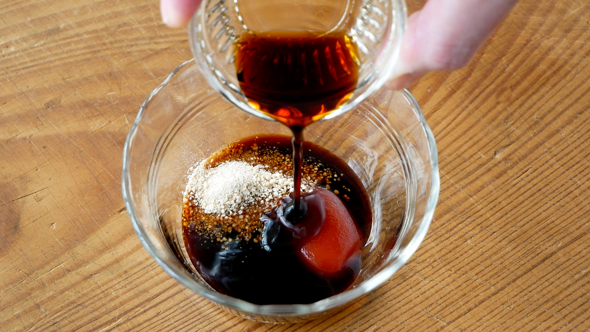 プリッとした食感と辛さが後を引く！ビールによく合う「エビのブラックペッパーソース炒め」の作り方【美窪たえ】 - メシ通 | ホットペッパーグルメ